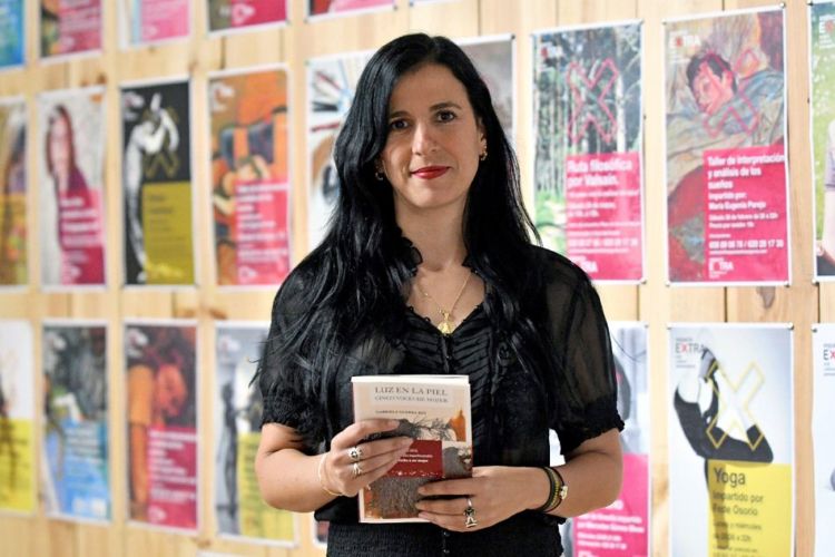 Luz en la piel, cinco voces de mujer – Lecturafilia